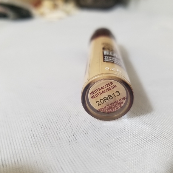 Maybelline | Makeup | Neutralizer Instant Age Rewind Eraser Dark Circle ...